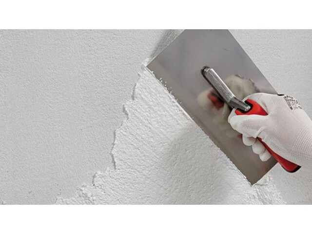Überarbeitung gestrichener oder tapezierter Innenputze mit Kalkputz | Weber